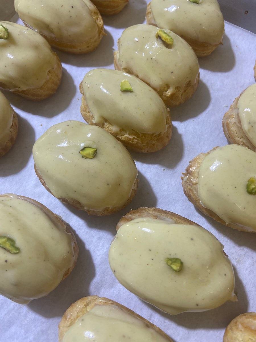 Mini Eclair de Pistacho – Masa La Boulangerie